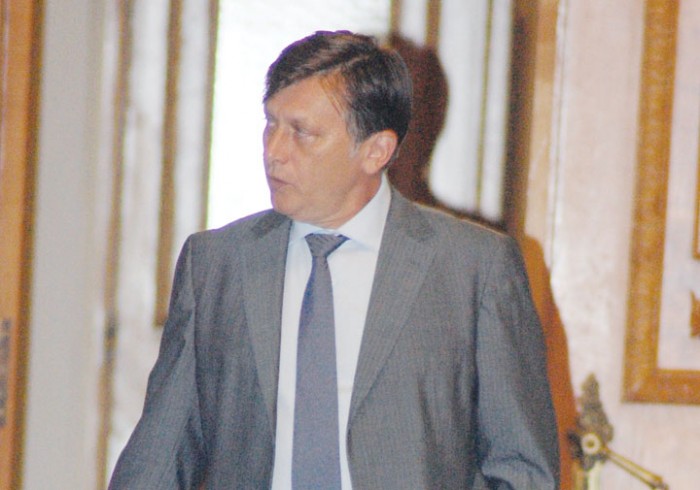 Crin Antonescu propune masuri radicale in cazul accidentului aviatic ...