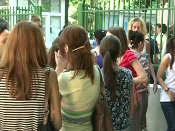 BAC 2014: A inceput examenul de Bacalaureat! Absolventii de liceu ... BAC 2014: A inceput examenul de Bacalaureat! Absolventii de liceu ...