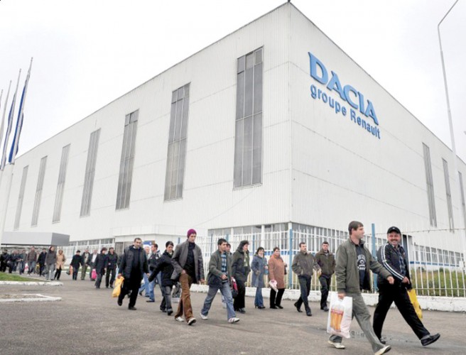 Peste 10.000 de angajati de la Uzina Dacia au iesit in strada - Ziarul ... Peste 10.000 de angajati de la Uzina Dacia au iesit in strada - Ziarul ...