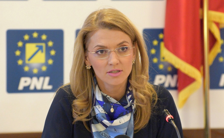 Alina Gorghiu il ia la palme pe Iohannis - Ziarul National Alina Gorghiu il ia la palme pe Iohannis - Ziarul National