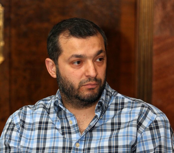 Andronic, facut mincinos de DNA - Ziarul National