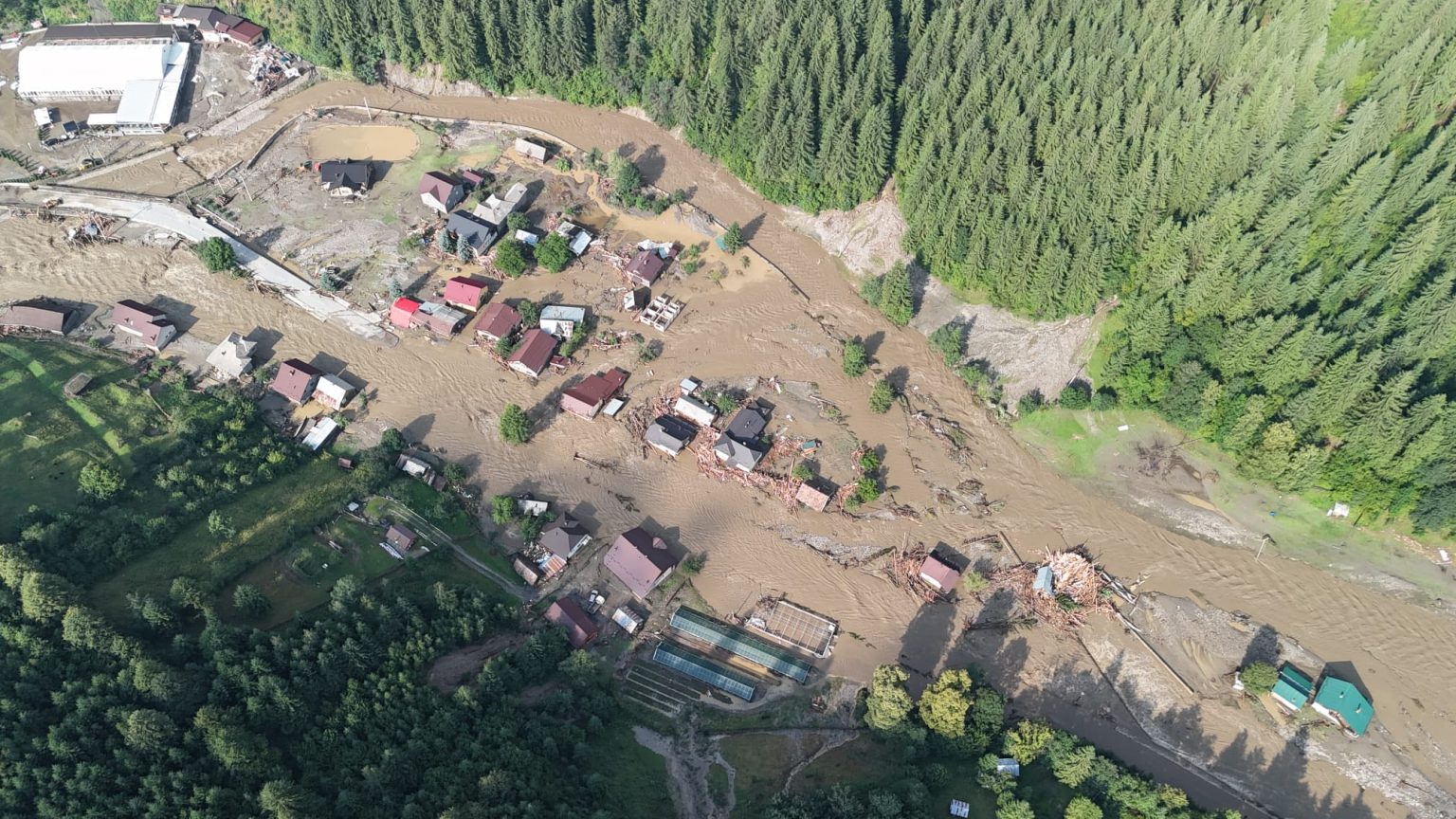 Prefectura Suceava cere ajutor pt oamenii afectați inundații